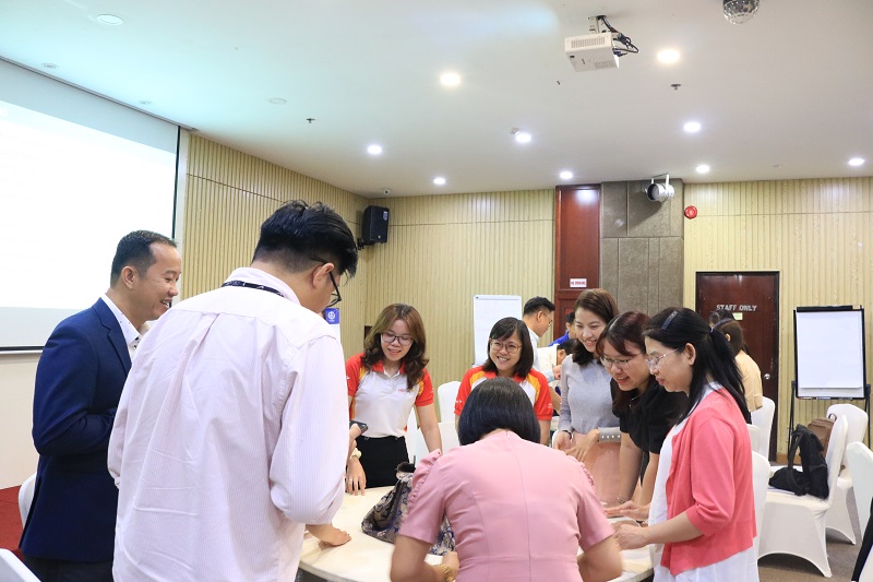 Hinh hoc vien tham gia tro choi 1 | Apex Global